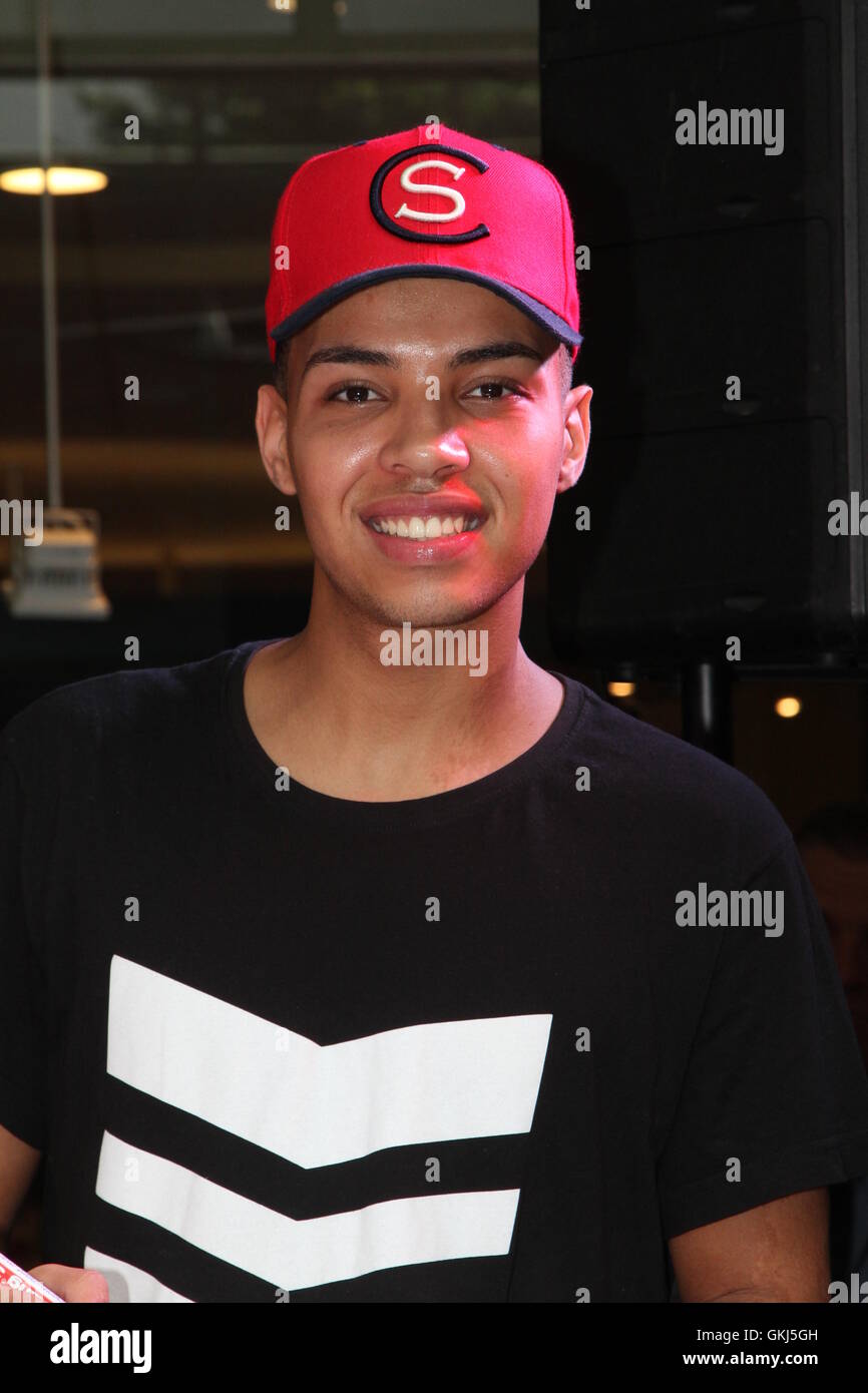 Teilnehmer der Casting show "Deutschland Sucht Den Superstar ...