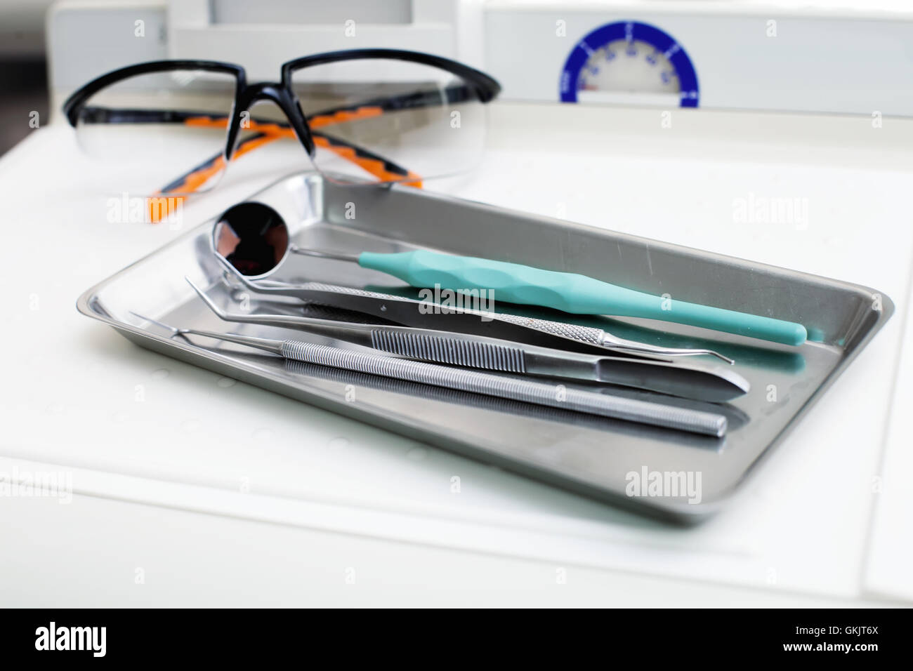Zahnarzt instrumente -Fotos und -Bildmaterial in hoher Auflösung – Alamy