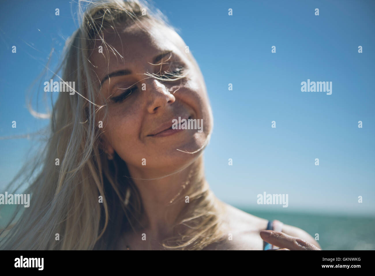 Strandblonde haare -Fotos und -Bildmaterial in hoher Auflösung – Alamy