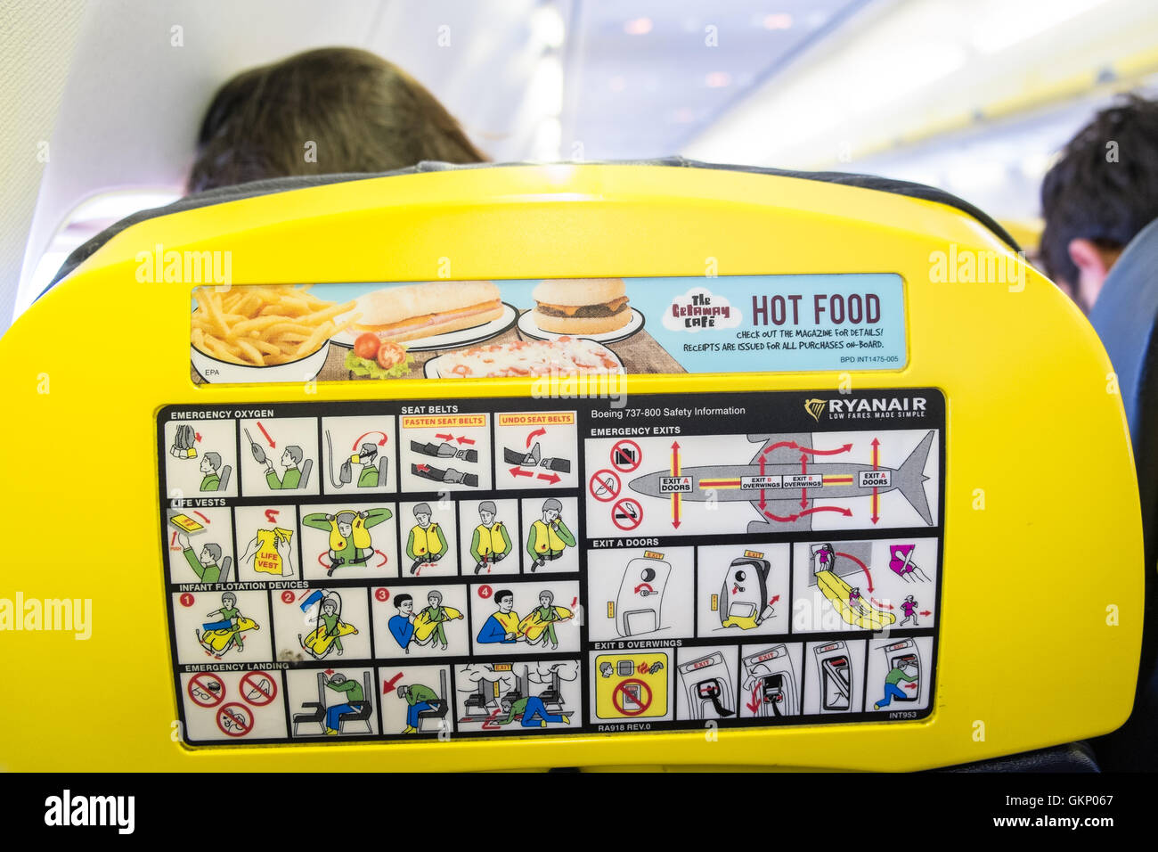 Ryanair Steward Stockfotos und -bilder Kaufen - Alamy