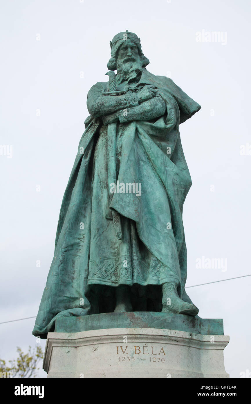 König Bela IV. von Ungarn. Statue von ungarischen Bildhauer György Zala ...