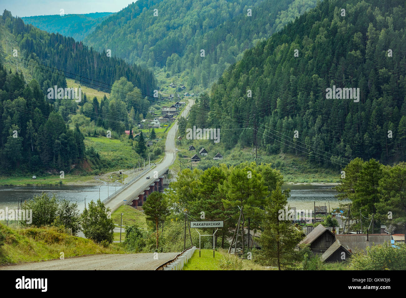 Makarak ist die Taiga Dorf der Goldgräber am Fluss Kiya Stockfotografie ...