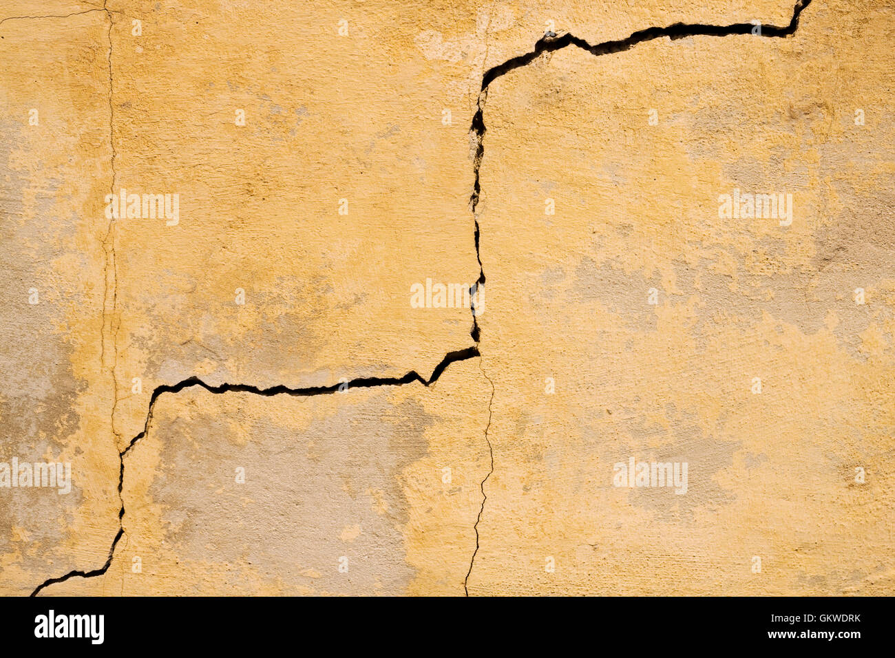 Riss in mauer -Fotos und -Bildmaterial in hoher Auflösung – Alamy