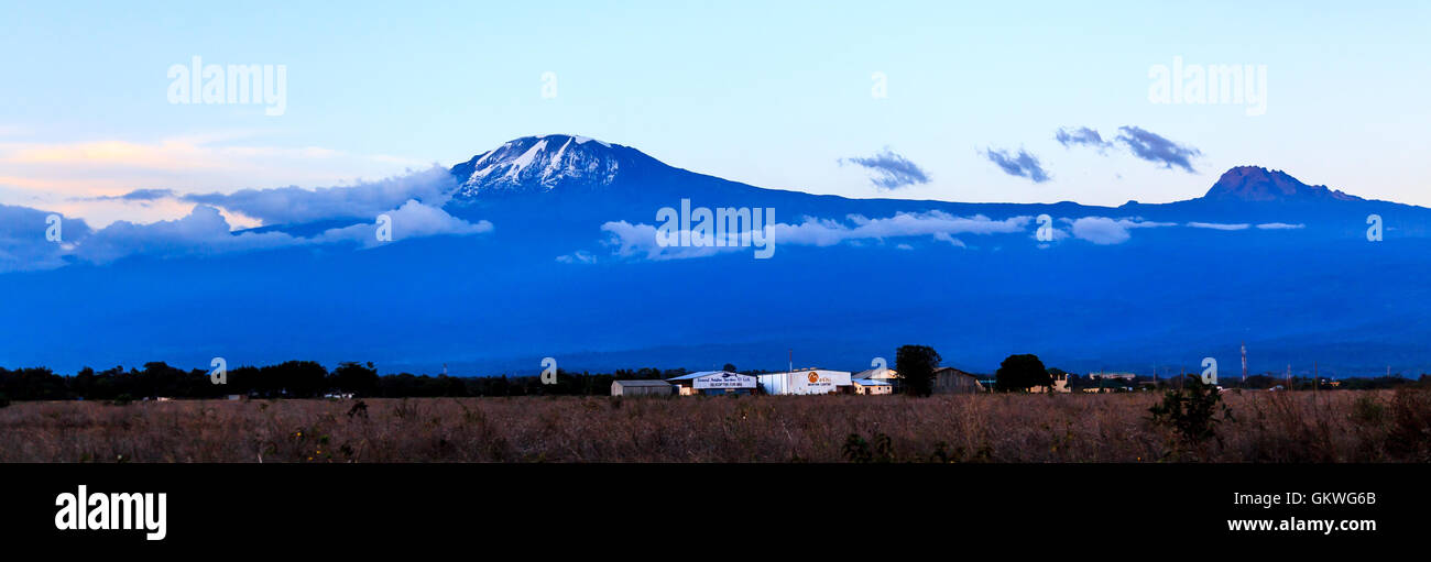 Blick auf den kilimandscharo von moshi -Fotos und -Bildmaterial in ...