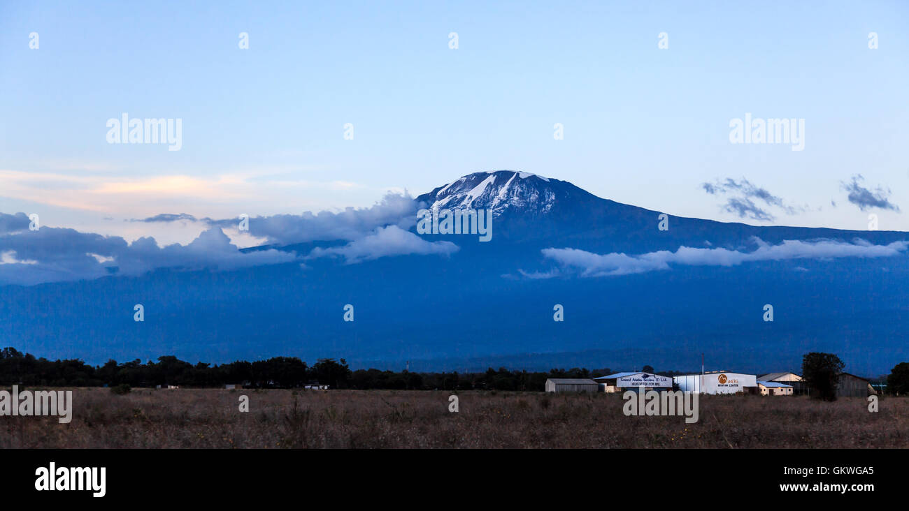 Blick auf den kilimandscharo von moshi -Fotos und -Bildmaterial in ...