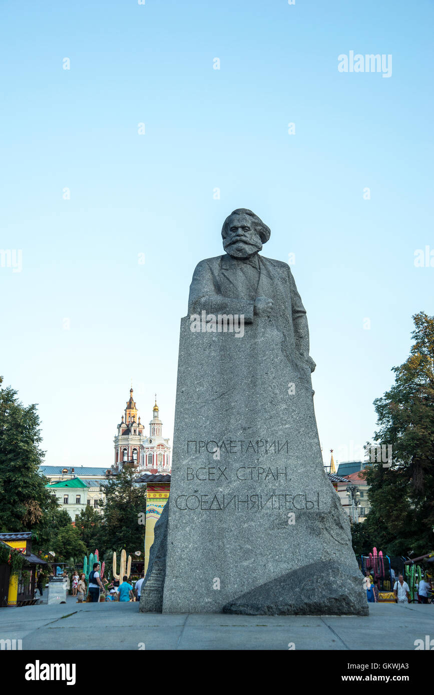 Statua in granito di karl marx -Fotos und -Bildmaterial in hoher ...