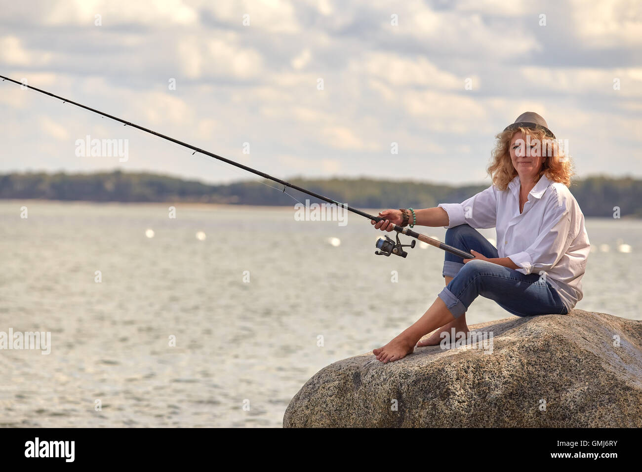 Sitzende fischerfrau Stockfotos und -bilder Kaufen - Alamy