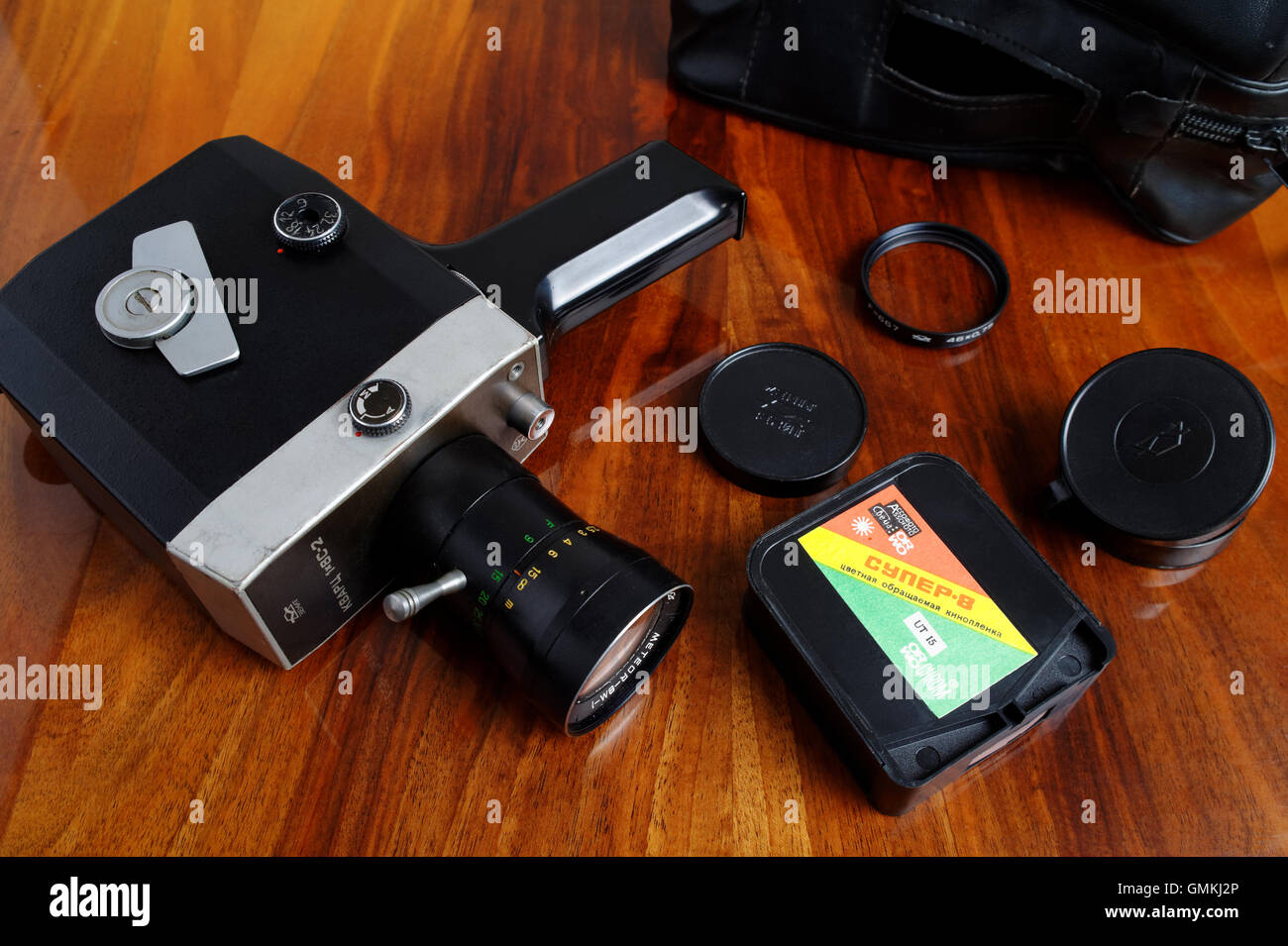 Old movie camera -Fotos und -Bildmaterial in hoher Auflösung – Alamy