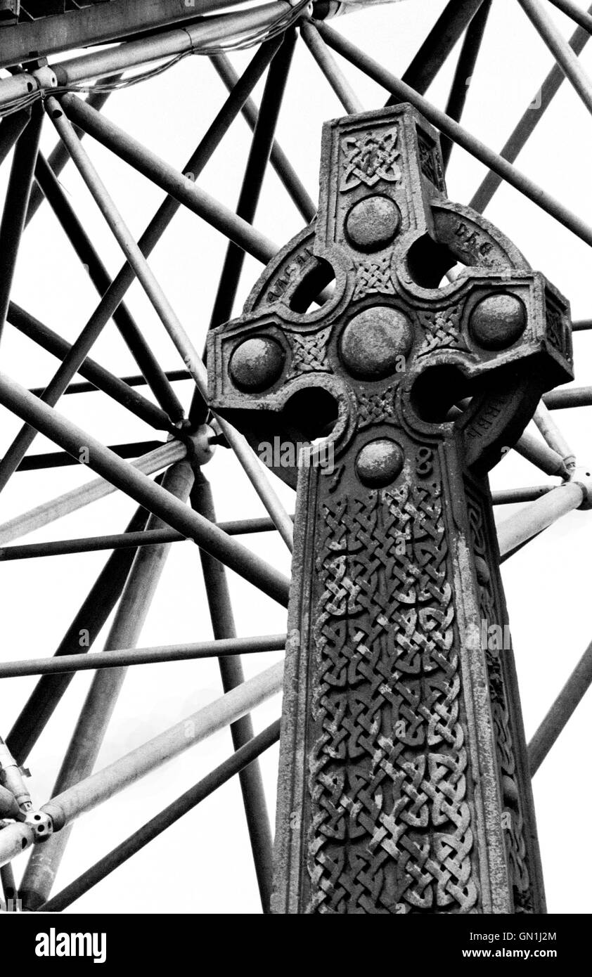Keltisches schnitzen Schwarzweiß-Stockfotos und -bilder - Alamy