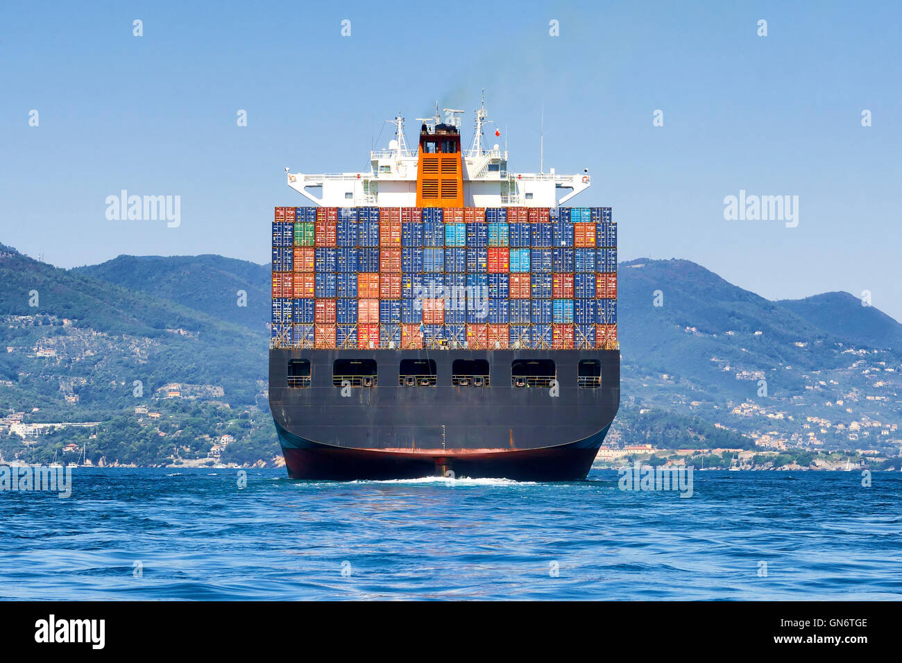 Containertragendes schiff -Fotos und -Bildmaterial in hoher Auflösung ...