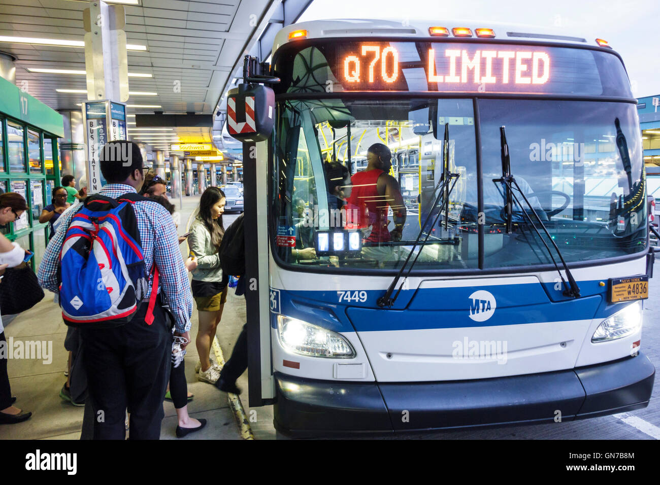 Passenger terminal bus -Fotos und -Bildmaterial in hoher Auflösung – Alamy