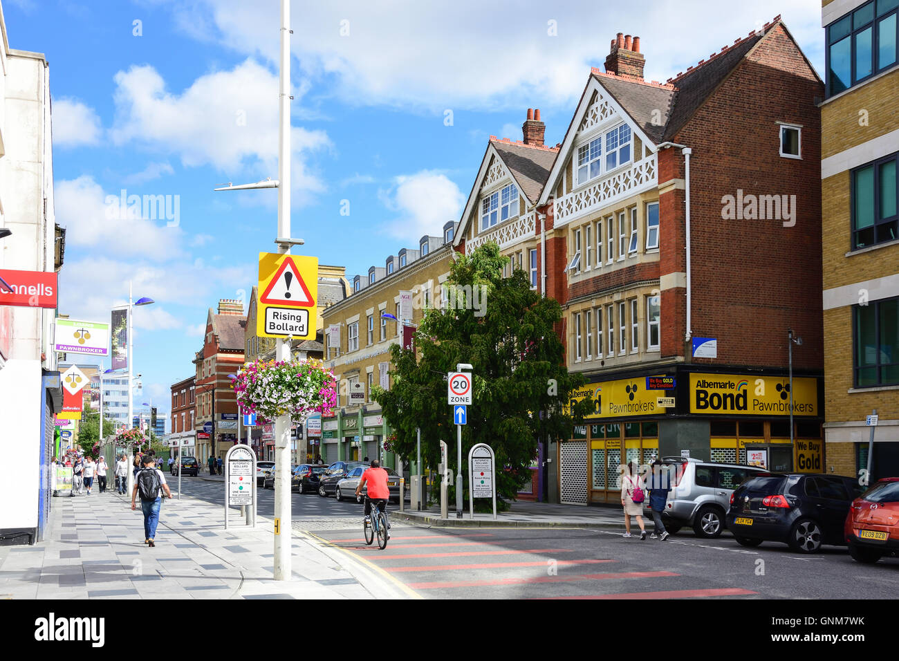 Slough High Street Slough Berkshire England Vereinigtes Königreich
