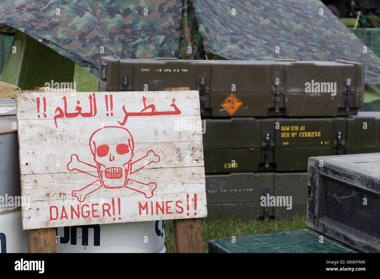 German warning sign mines minen -Fotos und -Bildmaterial in hoher ...