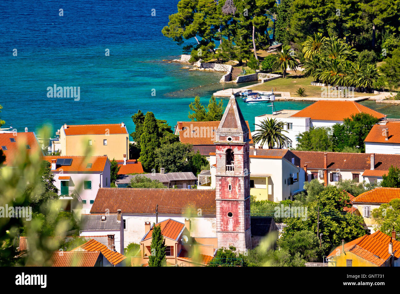 Stadt von Preko auf Ugljan Inselarchitektur und Strand anzeigen ...