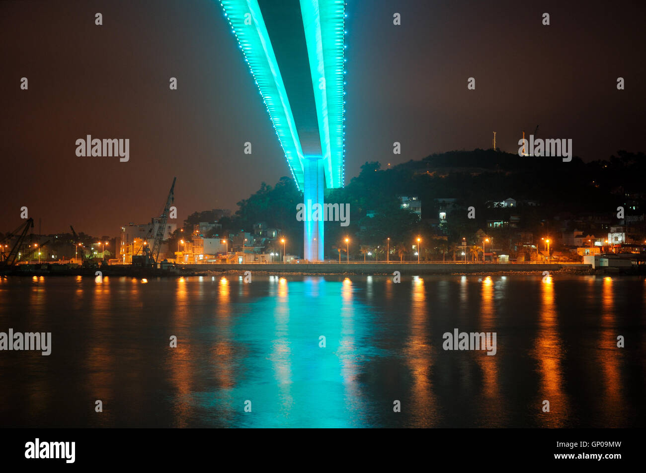 Halong bridge halong bay -Fotos und -Bildmaterial in hoher Auflösung ...