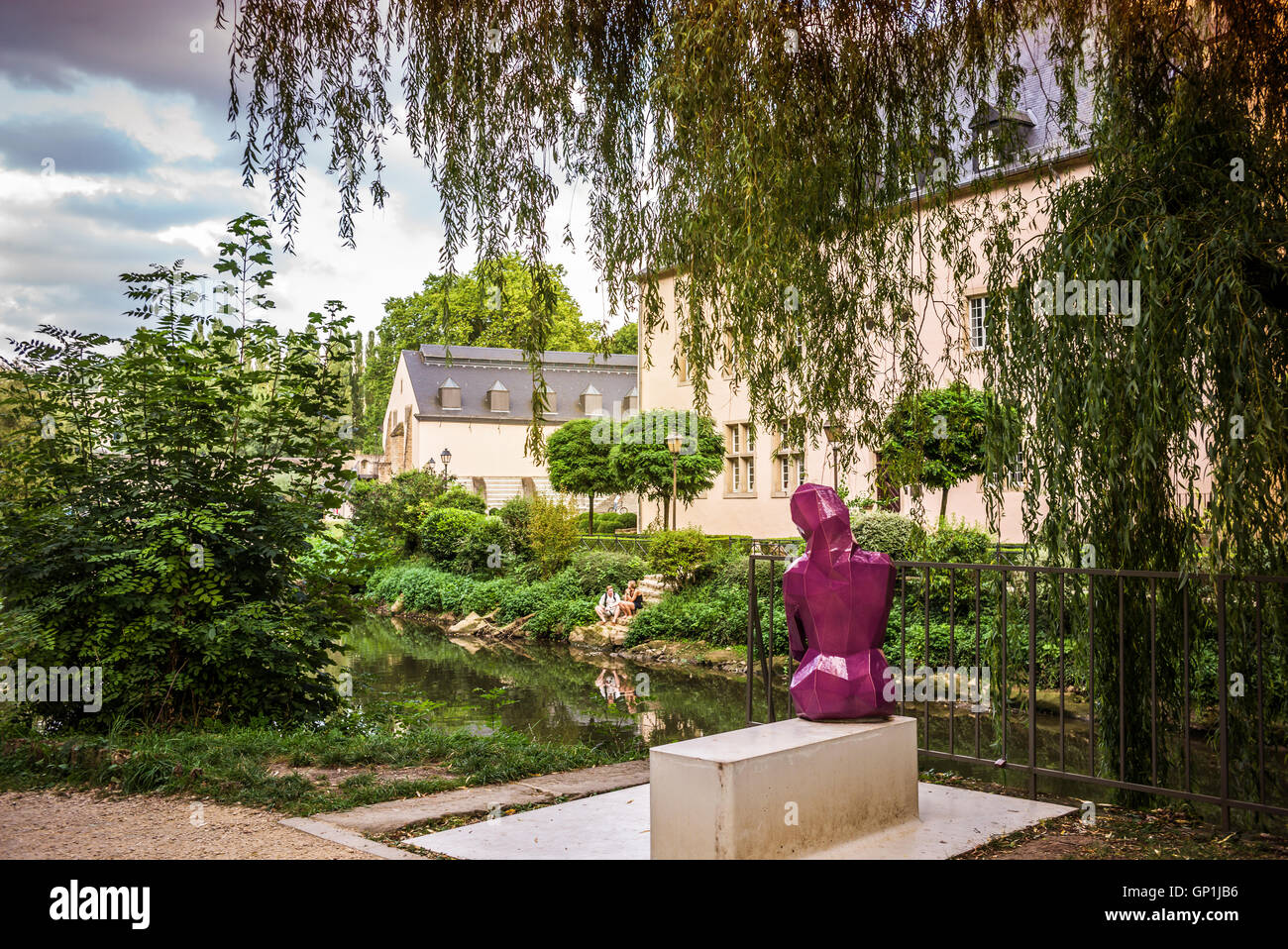 Statue melusina -Fotos und -Bildmaterial in hoher Auflösung – Alamy