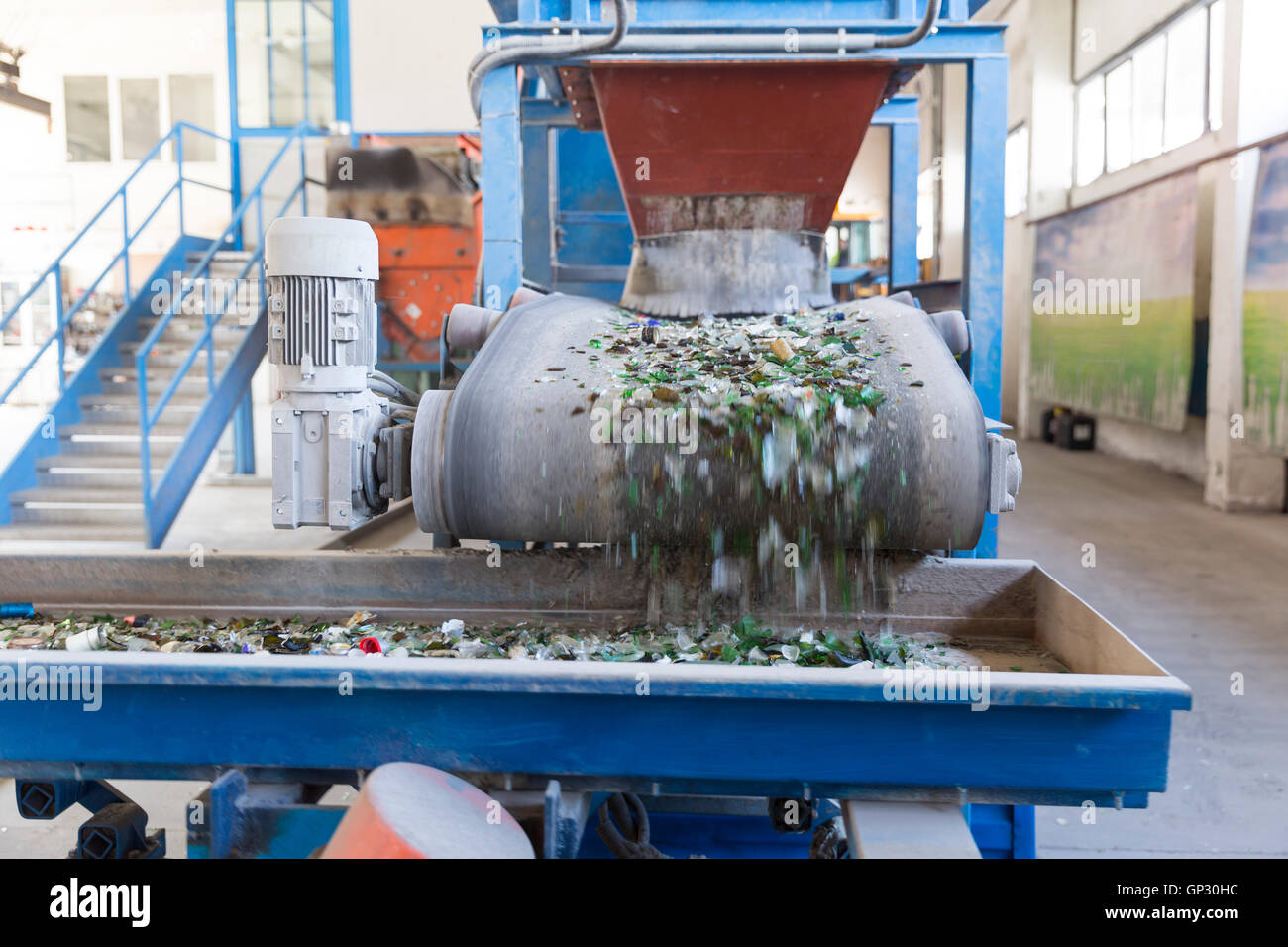 Glass recycling machine -Fotos und -Bildmaterial in hoher Auflösung – Alamy