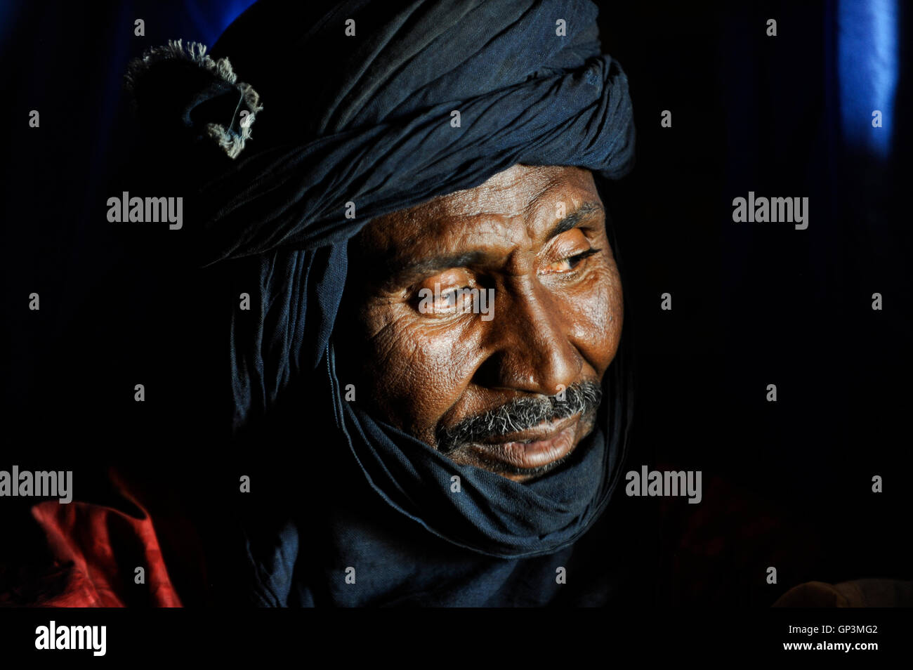 Tuareg wearing turban -Fotos und -Bildmaterial in hoher Auflösung – Alamy