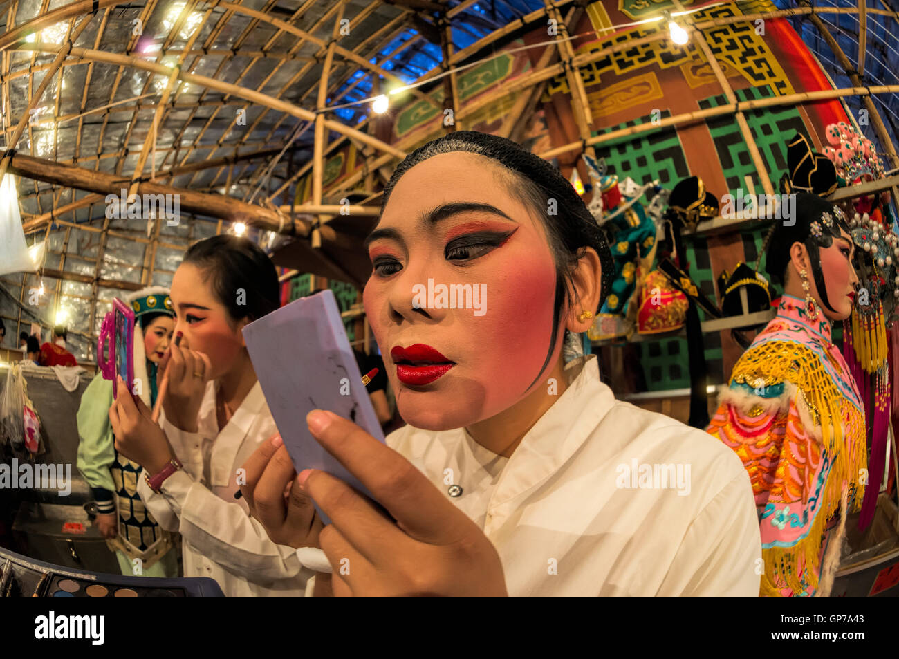 Chinese opera costume -Fotos und -Bildmaterial in hoher Auflösung – Alamy