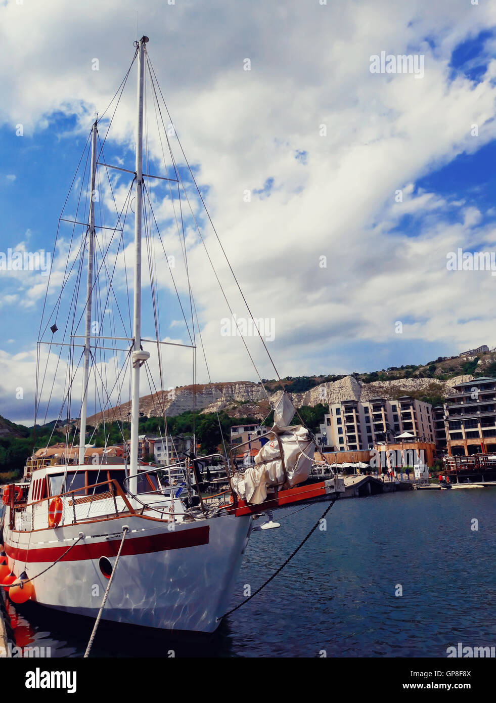Fischerboot mit segel -Fotos und -Bildmaterial in hoher Auflösung – Alamy