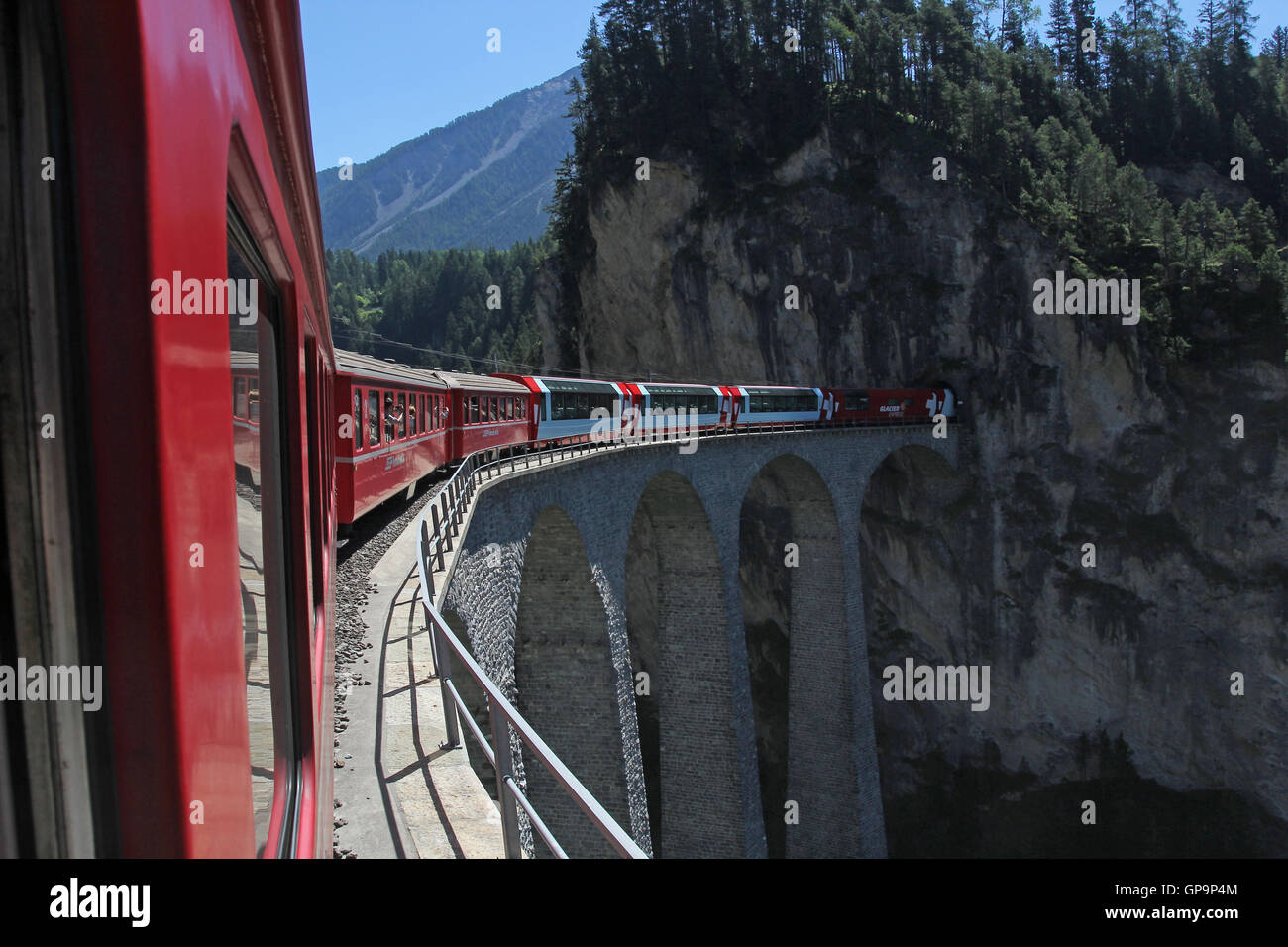 Switzerland glacier express -Fotos und -Bildmaterial in hoher Auflösung ...
