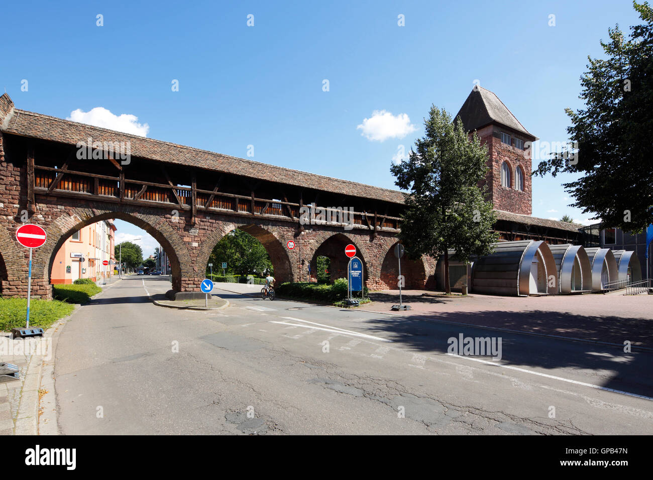 Wormser Nibelungenmuseum Mit Stadtmauer, Wehrgang Und Torturm in Worms ... Wormser Nibelungenmuseum Mit Stadtmauer, Wehrgang Und Torturm in Worms ...