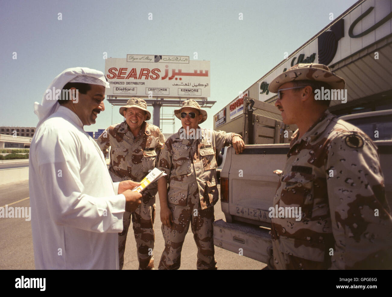 1990 saudi arabia us army -Fotos und -Bildmaterial in hoher Auflösung ...