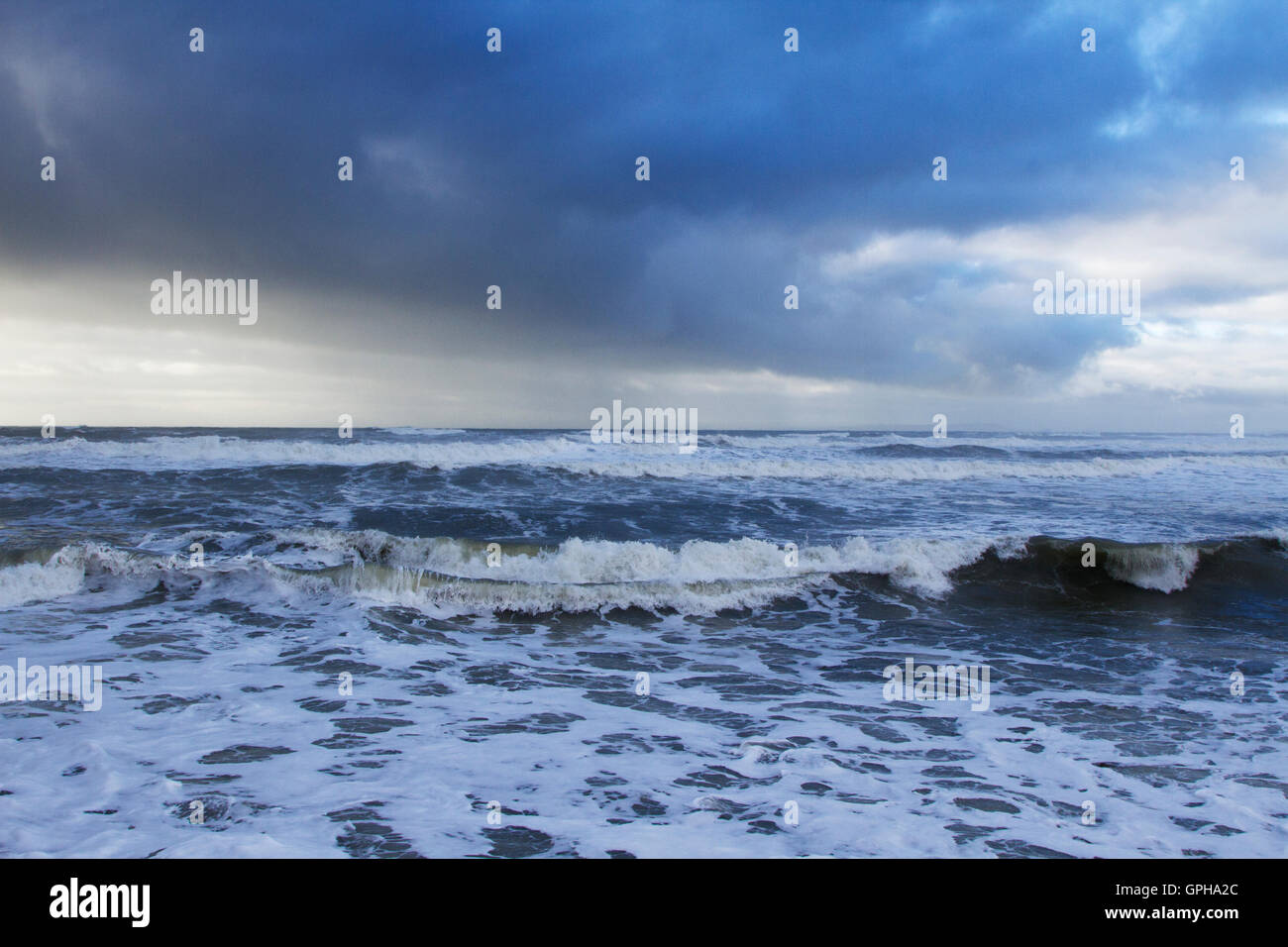 Sturmwind wellen -Fotos und -Bildmaterial in hoher Auflösung – Alamy
