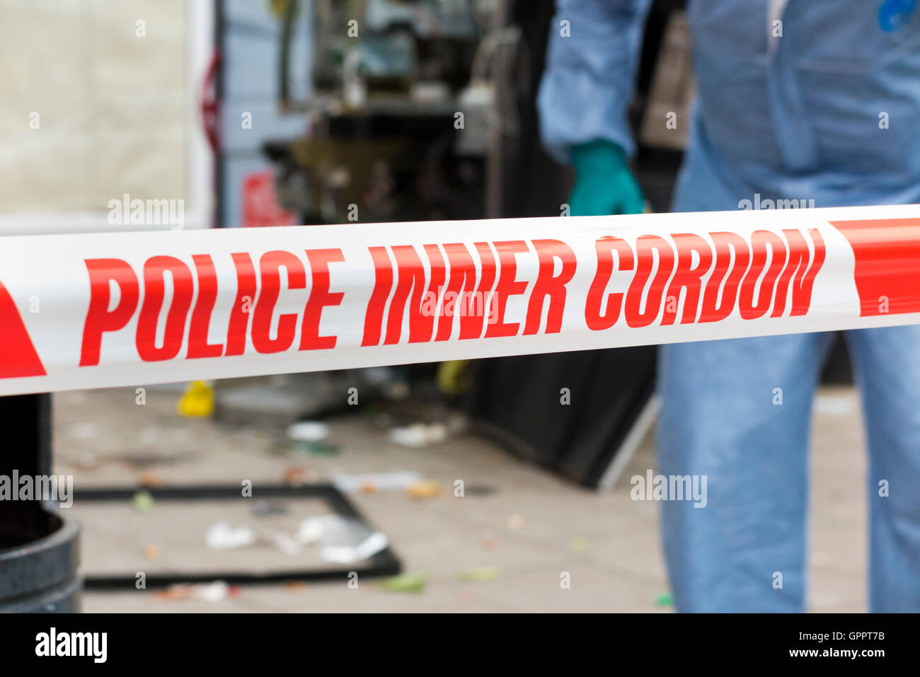 Polizei innere cordon Band Barriere und eine Szene des Verbrechens ...