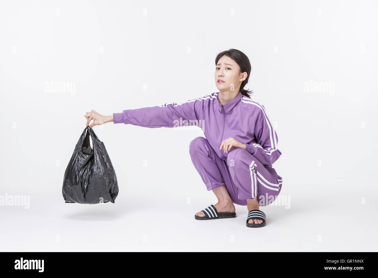 Throwing away -Fotos und -Bildmaterial in hoher Auflösung – Alamy