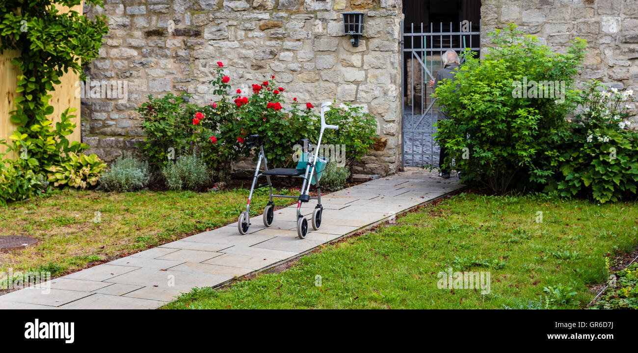 Disabled person -Fotos und -Bildmaterial in hoher Auflösung – Alamy