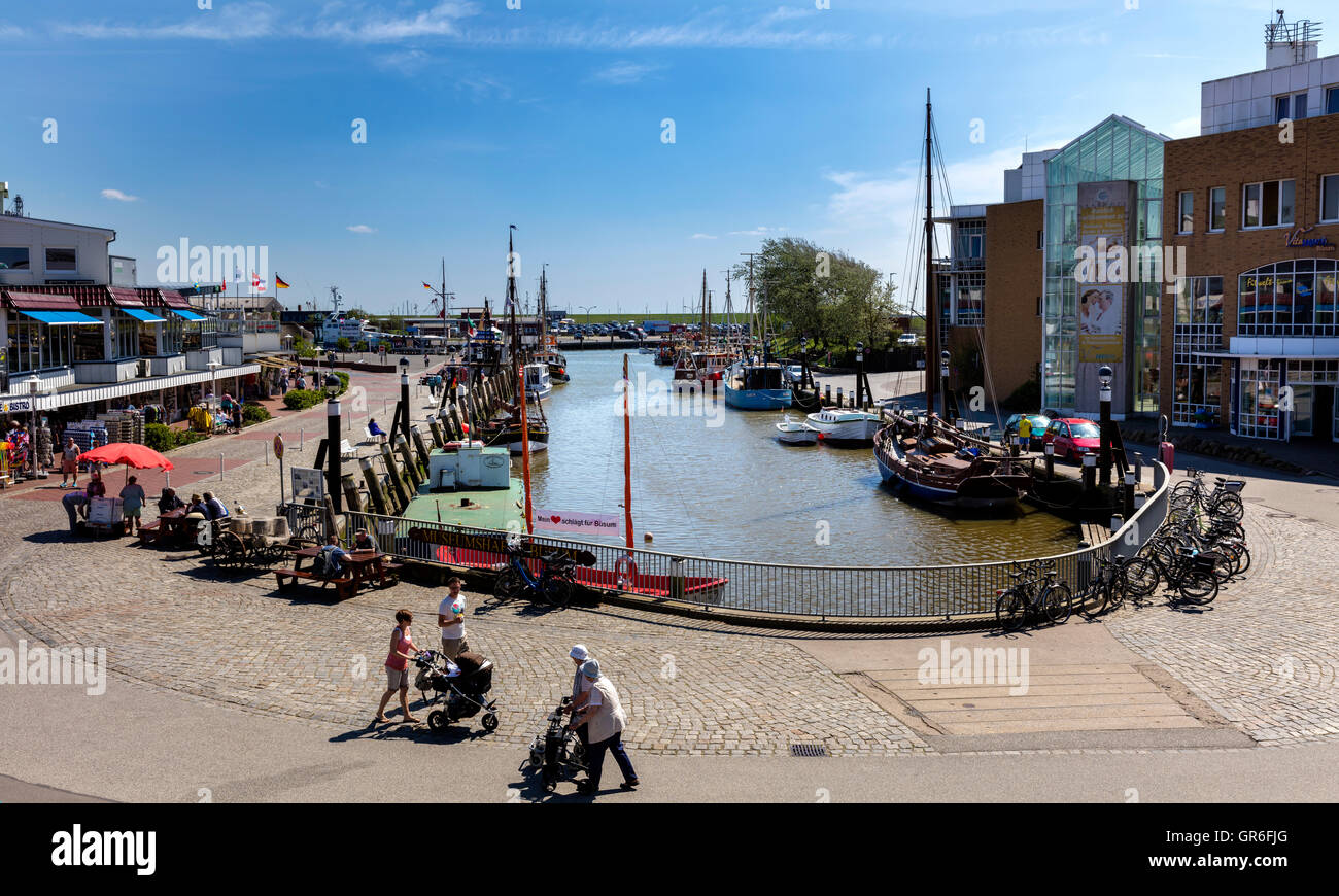Hafen und museumshafen in busum -Fotos und -Bildmaterial in hoher ...