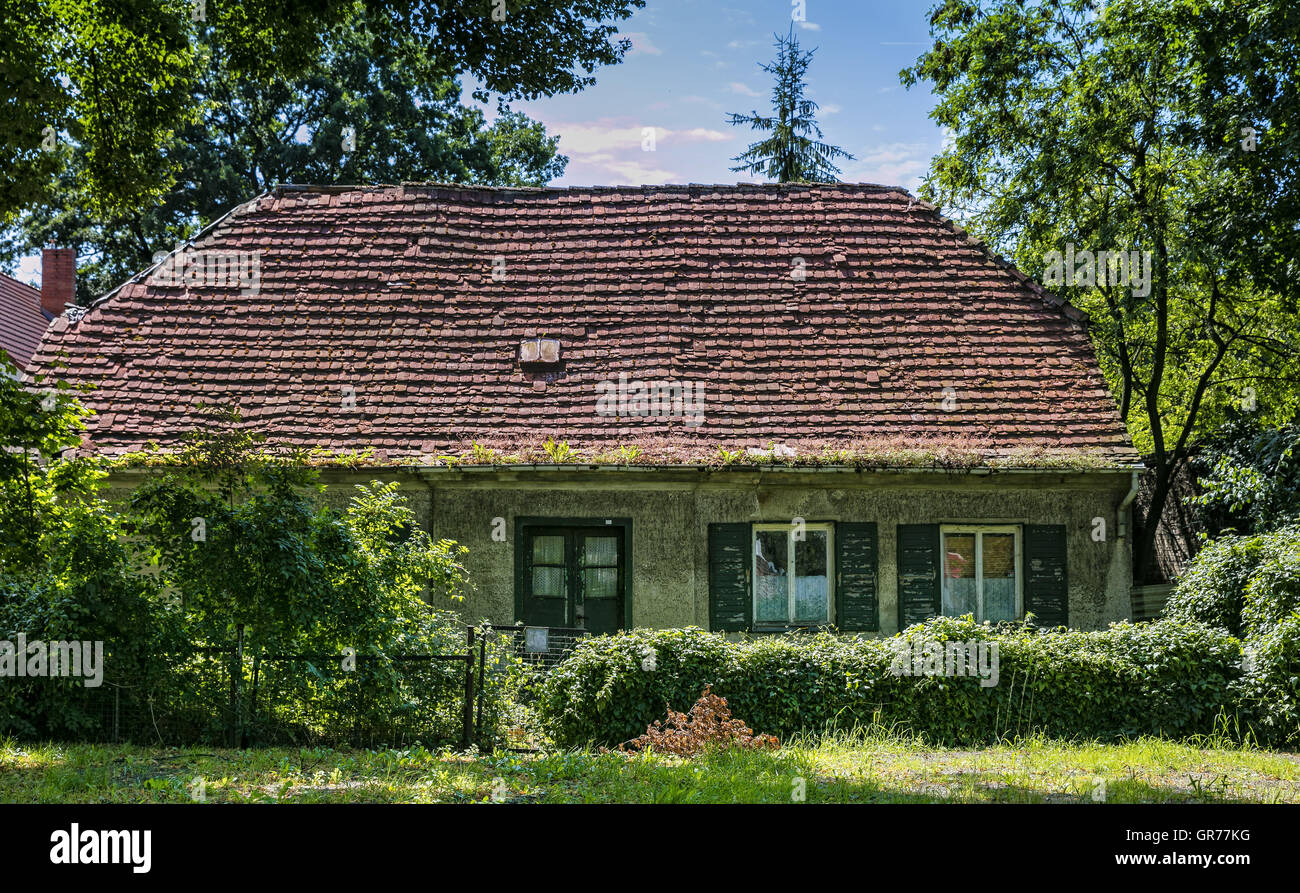 Leerstehendes bauernhaus -Fotos und -Bildmaterial in hoher Auflösung – Alamy