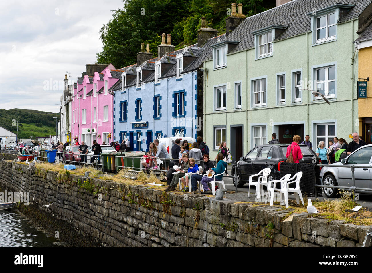 Portree waterfront isle skye scotland -Fotos und -Bildmaterial in hoher ...