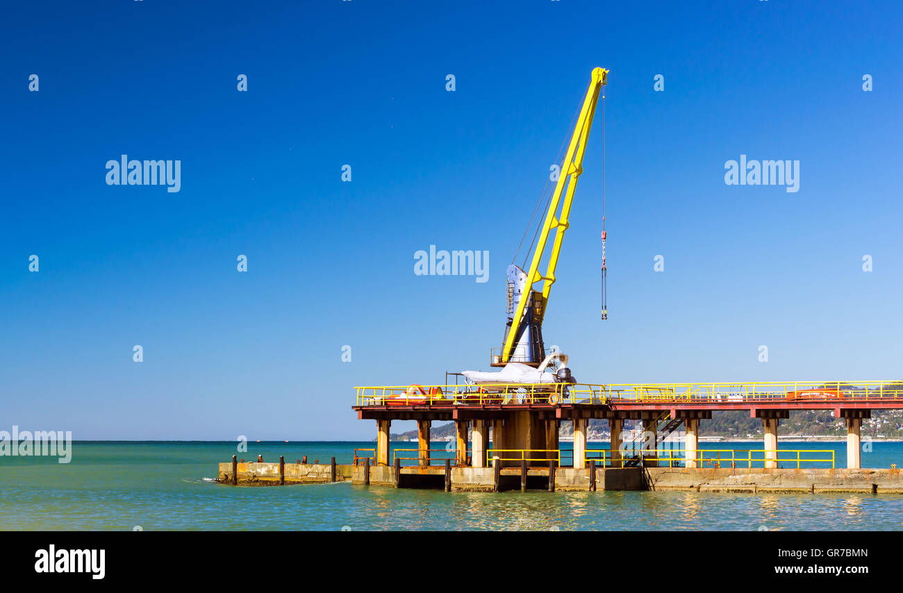 Kran heben motor -Fotos und -Bildmaterial in hoher Auflösung – Alamy