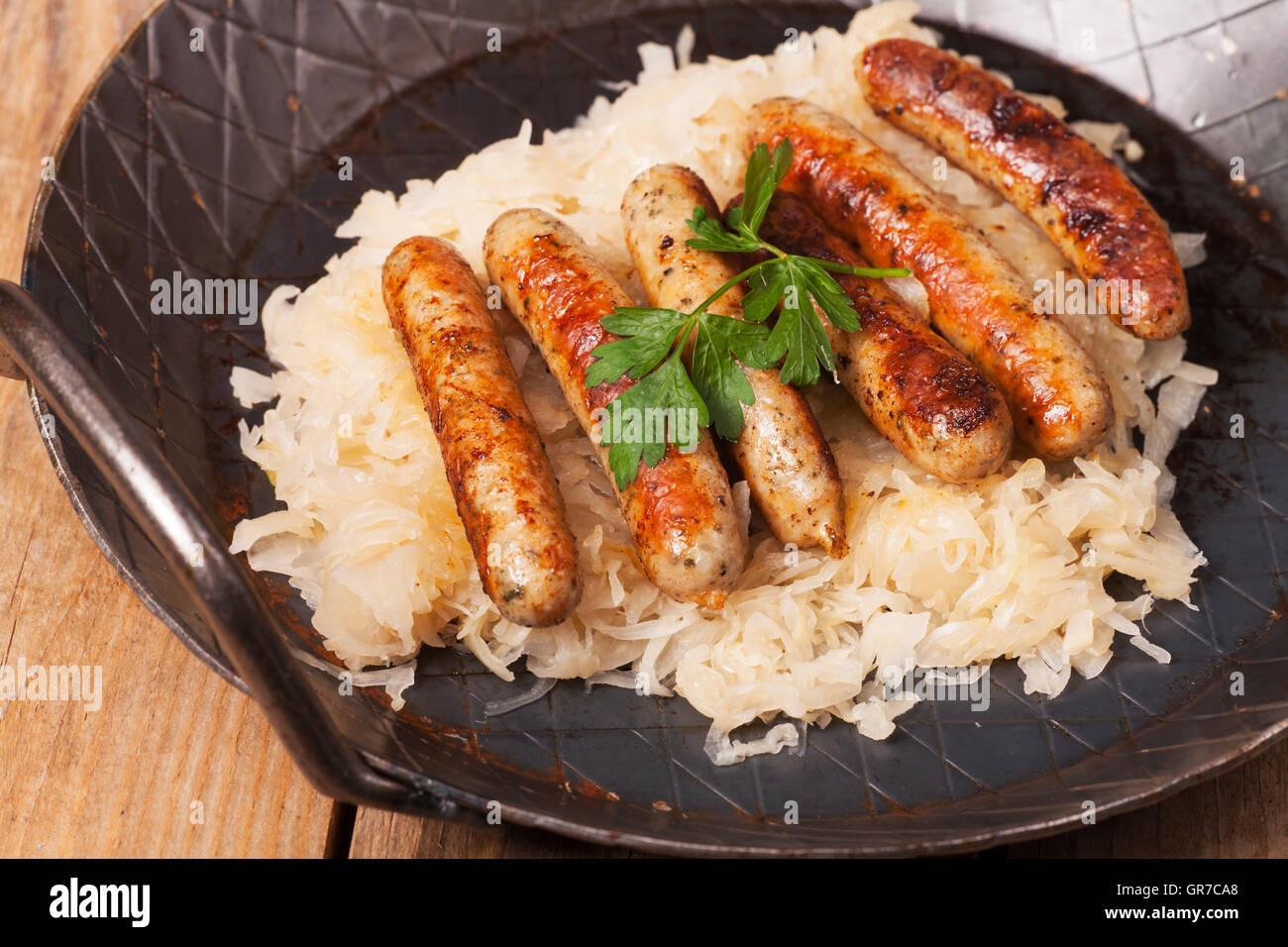 Portion bayerischer wurstsalat -Fotos und -Bildmaterial in hoher ...