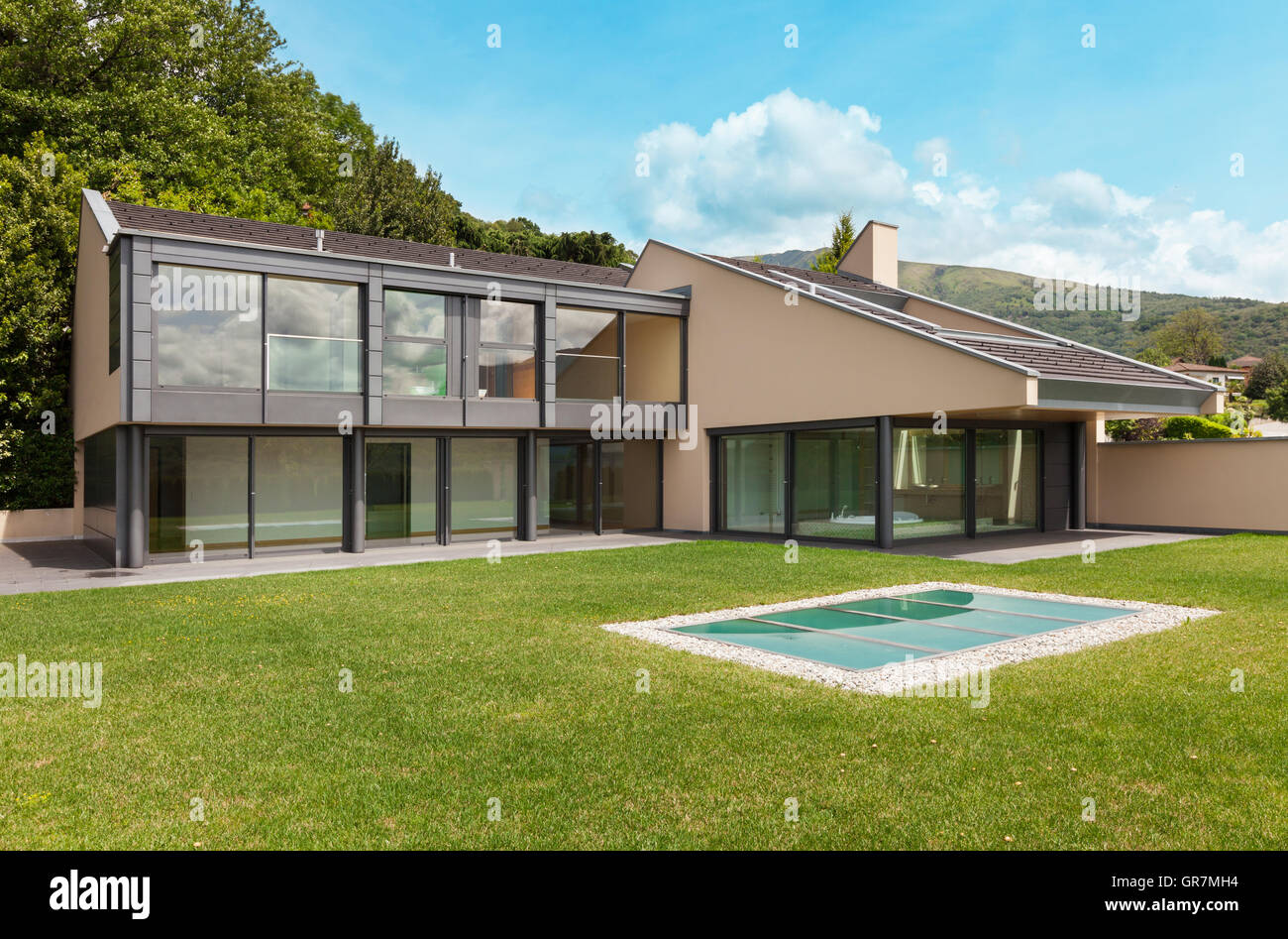 Modernes gras -Fotos und -Bildmaterial in hoher Auflösung – Alamy