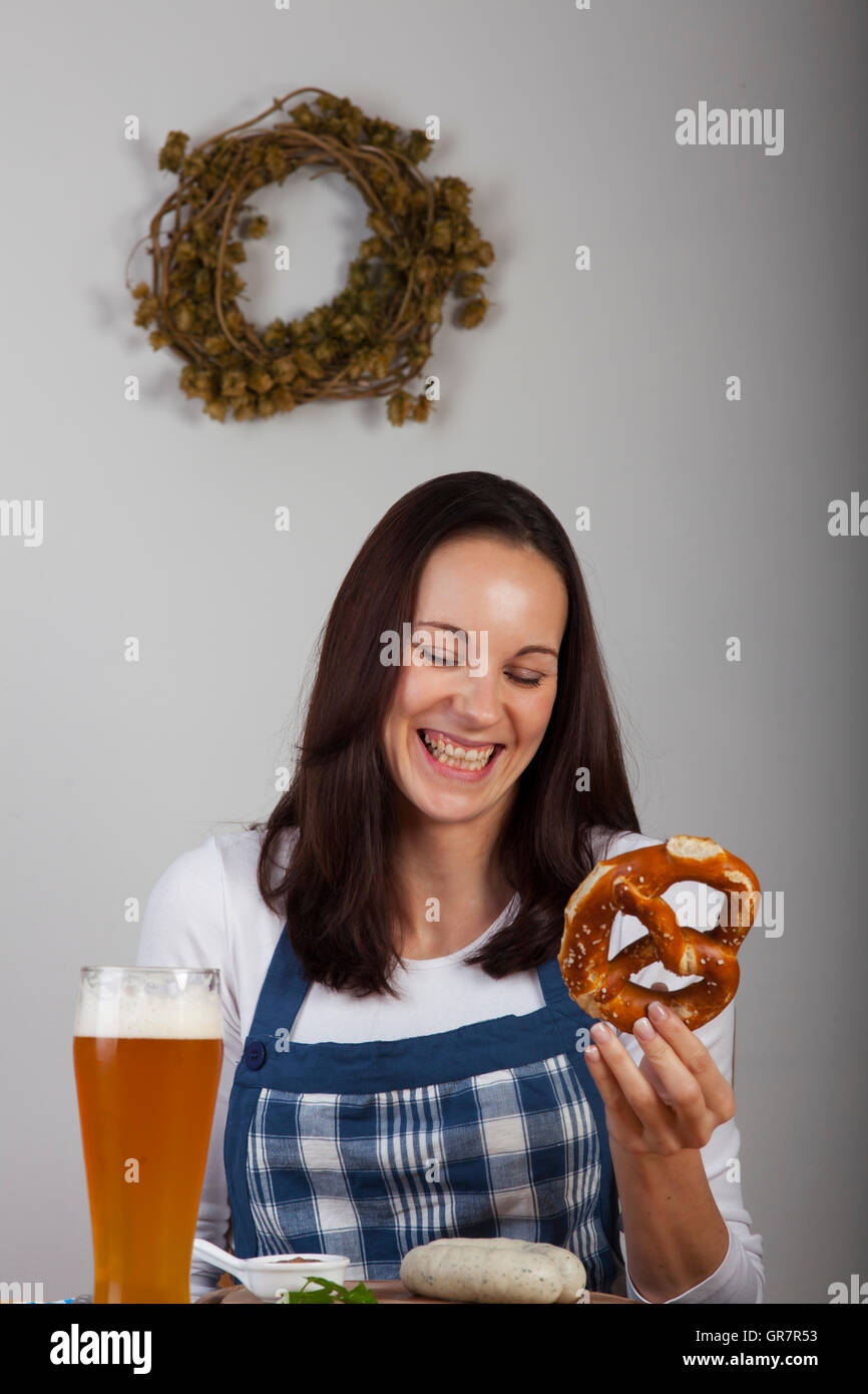 Beer dirndl weisswurst woman -Fotos und -Bildmaterial in hoher ...