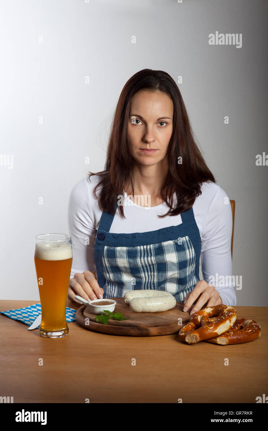 Beer Dirndl Weisswurst Woman Stockfotos und -bilder Kaufen - Alamy