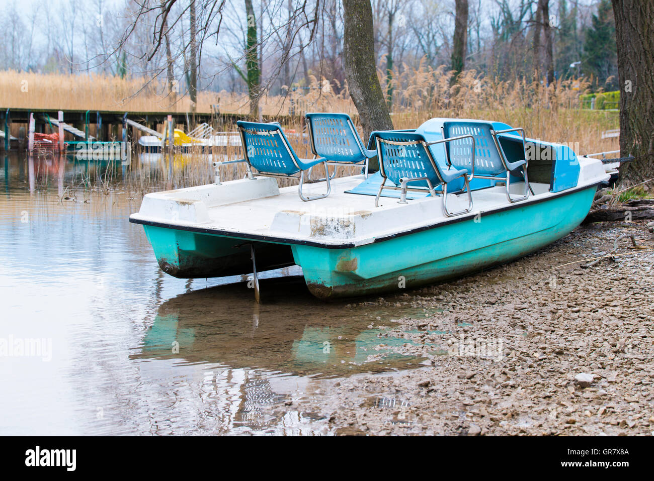 Tretboot auf dem see -Fotos und -Bildmaterial in hoher Auflösung – Alamy