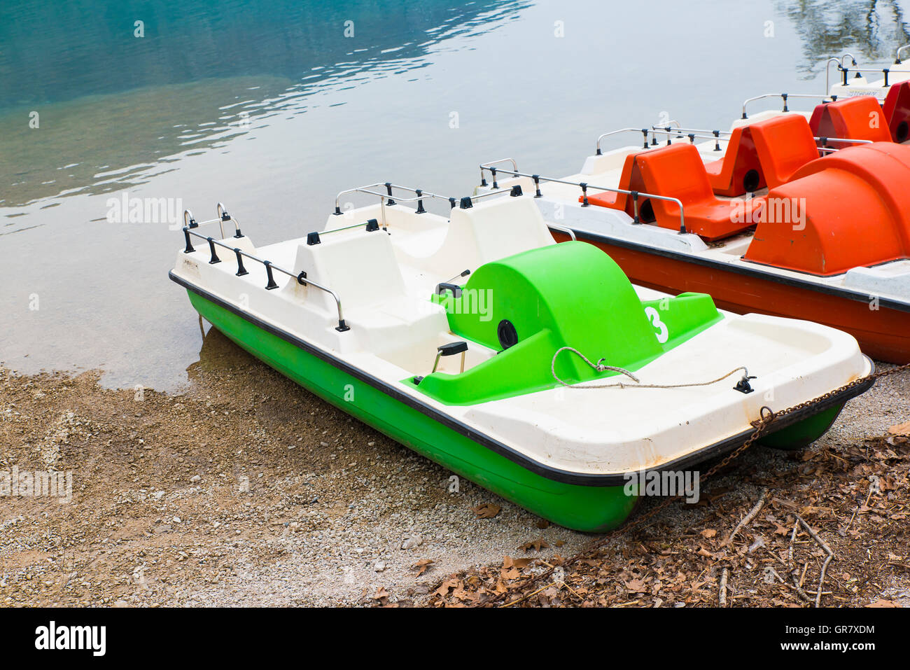 Old Pedal Boats Stockfotos und -bilder Kaufen - Alamy