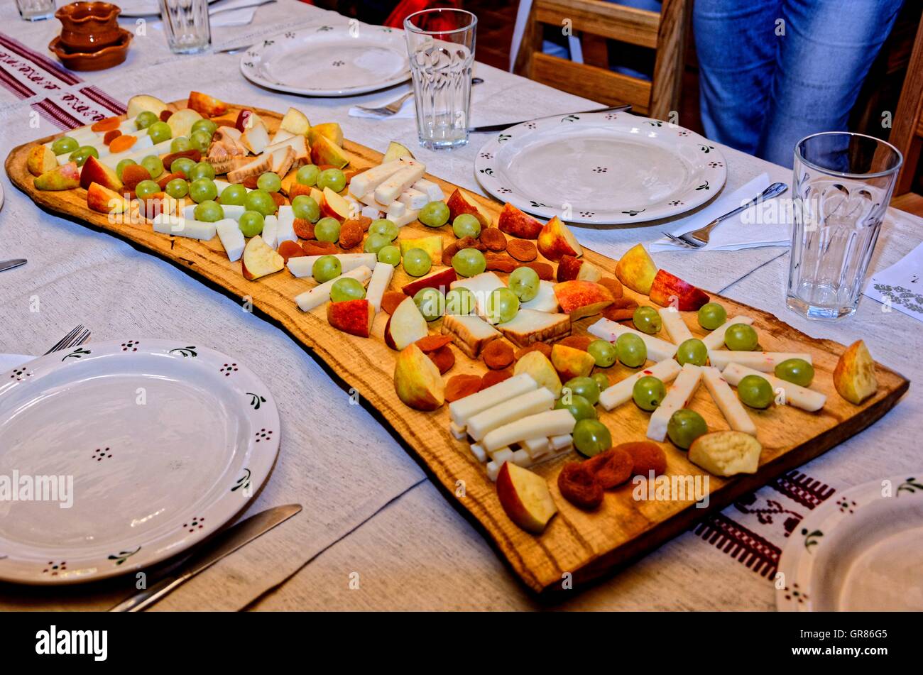 Snack brettl -Fotos und -Bildmaterial in hoher Auflösung – Alamy