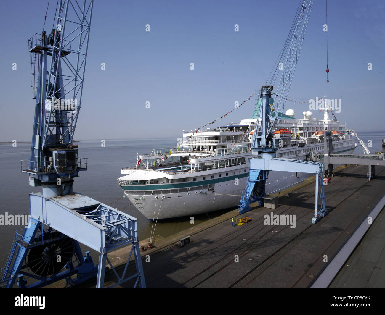 Cruise terminal bremerhaven -Fotos und -Bildmaterial in hoher Auflösung ...