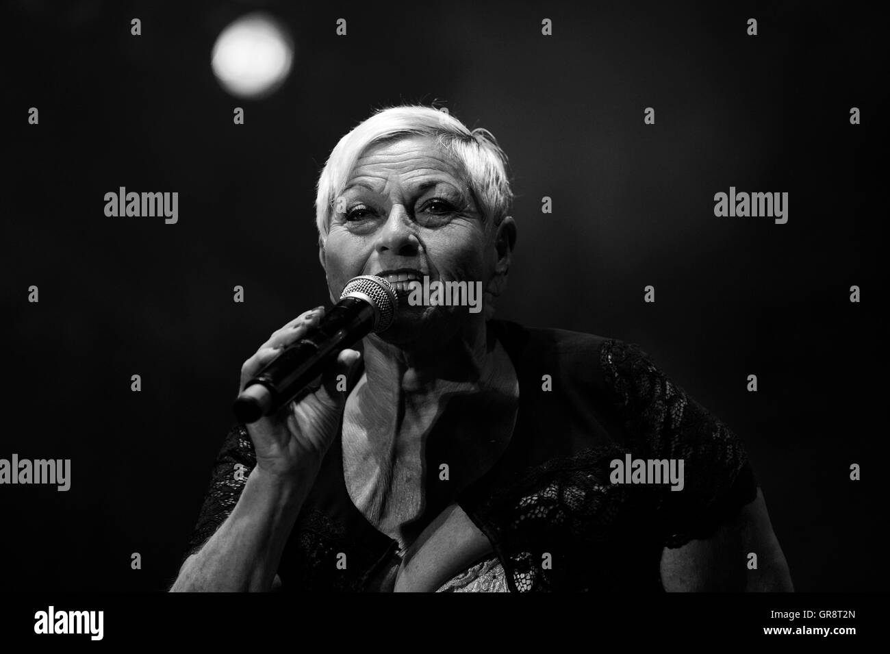 Jazz gitti -Fotos und -Bildmaterial in hoher Auflösung – Alamy