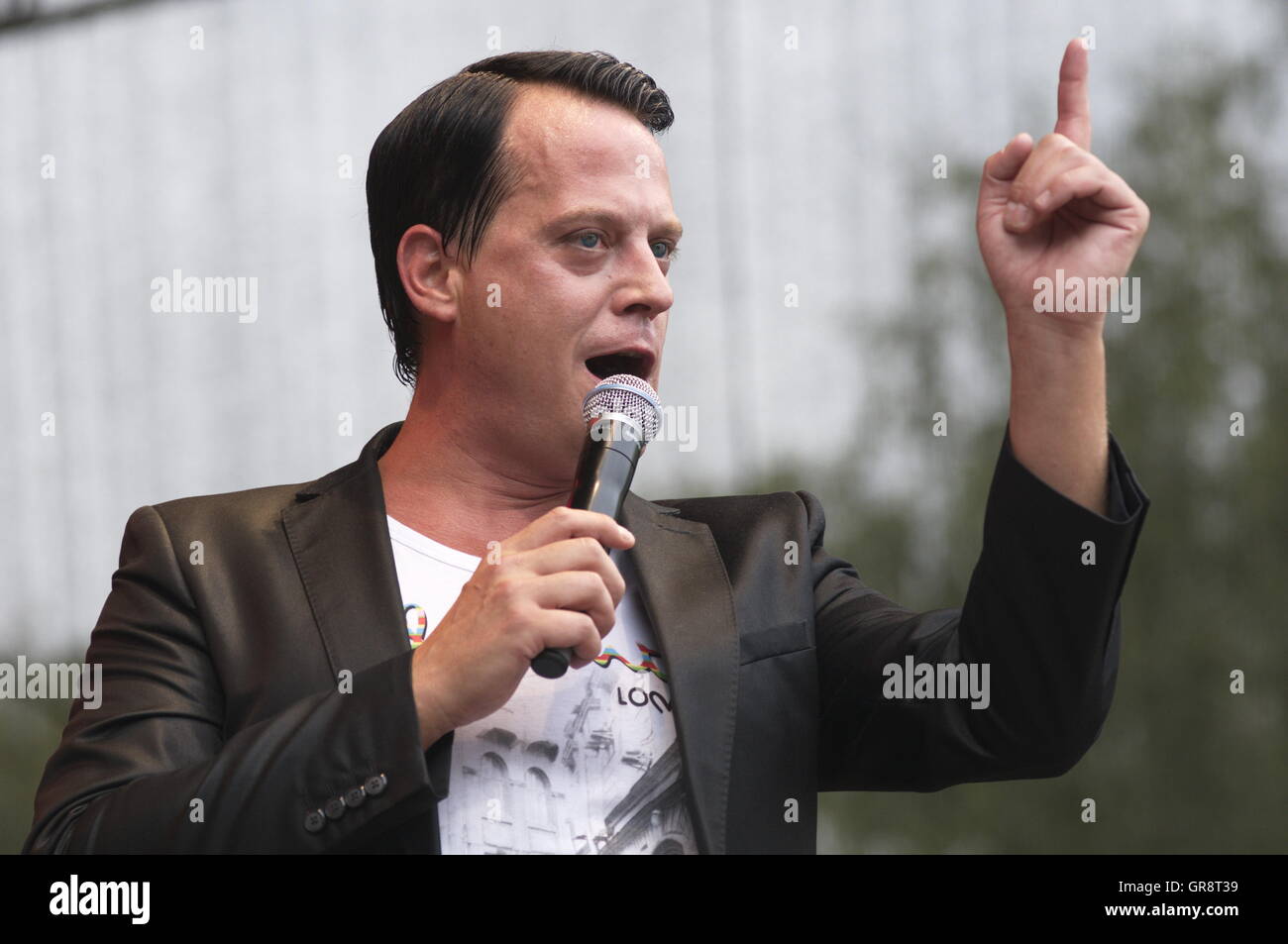 Pop-Star Gregor Glanz auf dem Pop und Oldies-Bühne Stockfotografie - Alamy