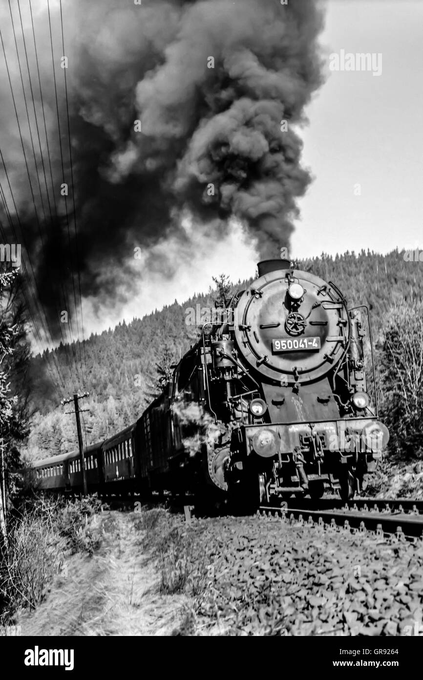 Historische dampflok lokomotiveisenbahn eisenbahn Schwarzweiß ...