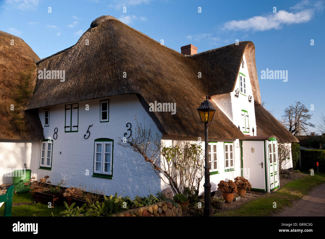 German thatched roof -Fotos und -Bildmaterial in hoher Auflösung – Alamy