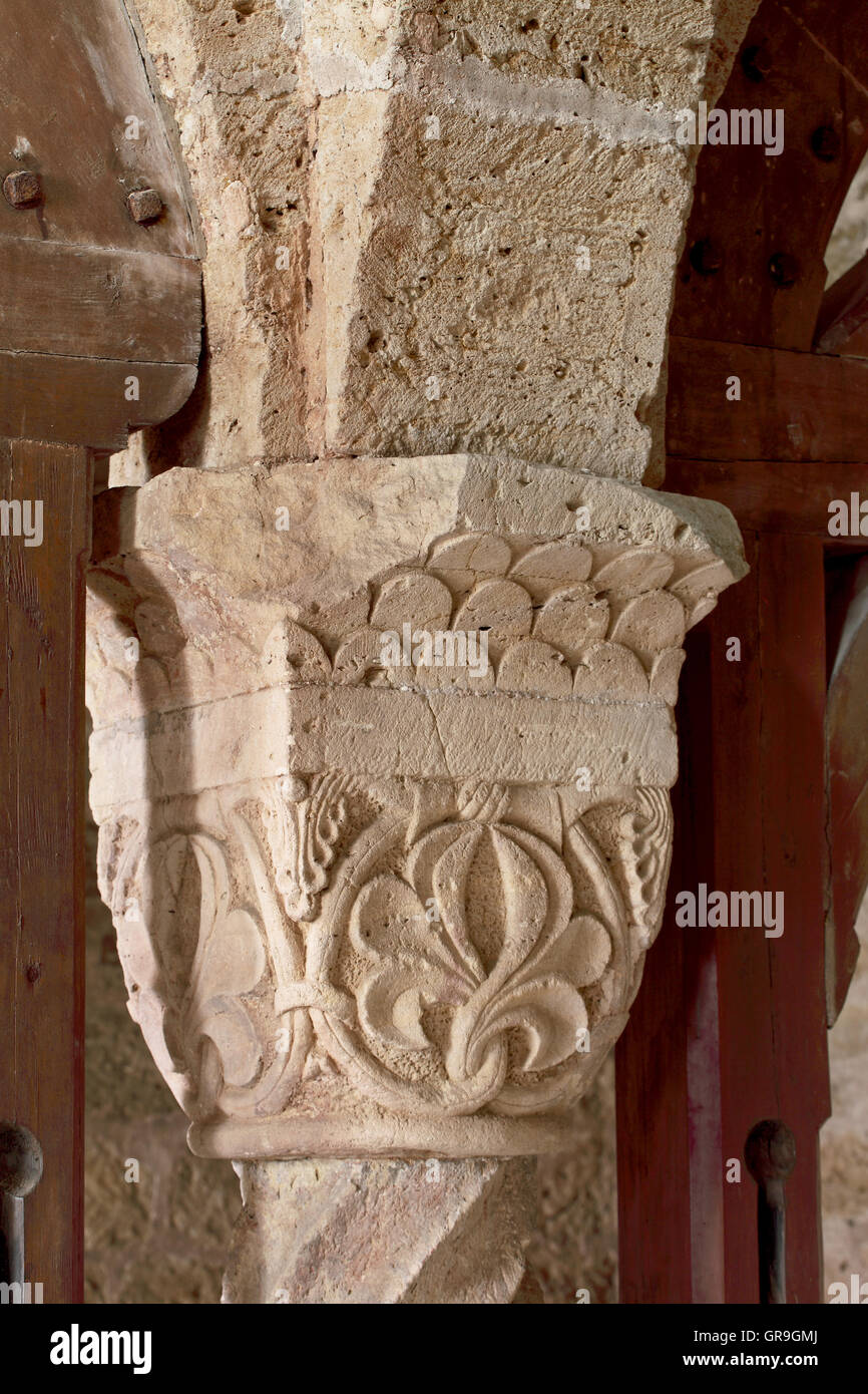 Romanesque structure -Fotos und -Bildmaterial in hoher Auflösung – Alamy