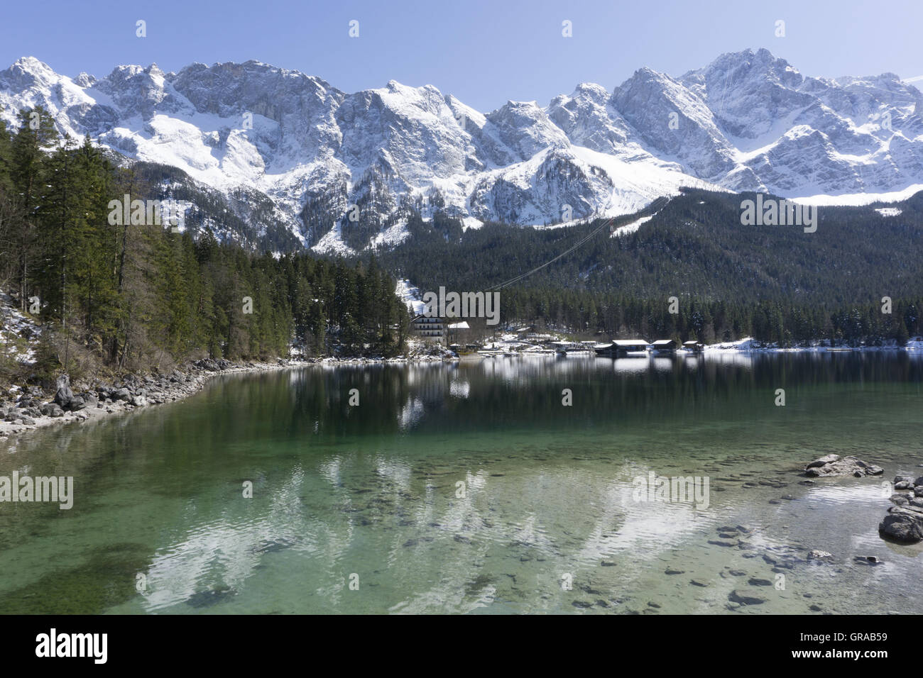 Eibsee-See mit Zugspitze, Grainau, obere Bayern, Bayern, Deutschland ...