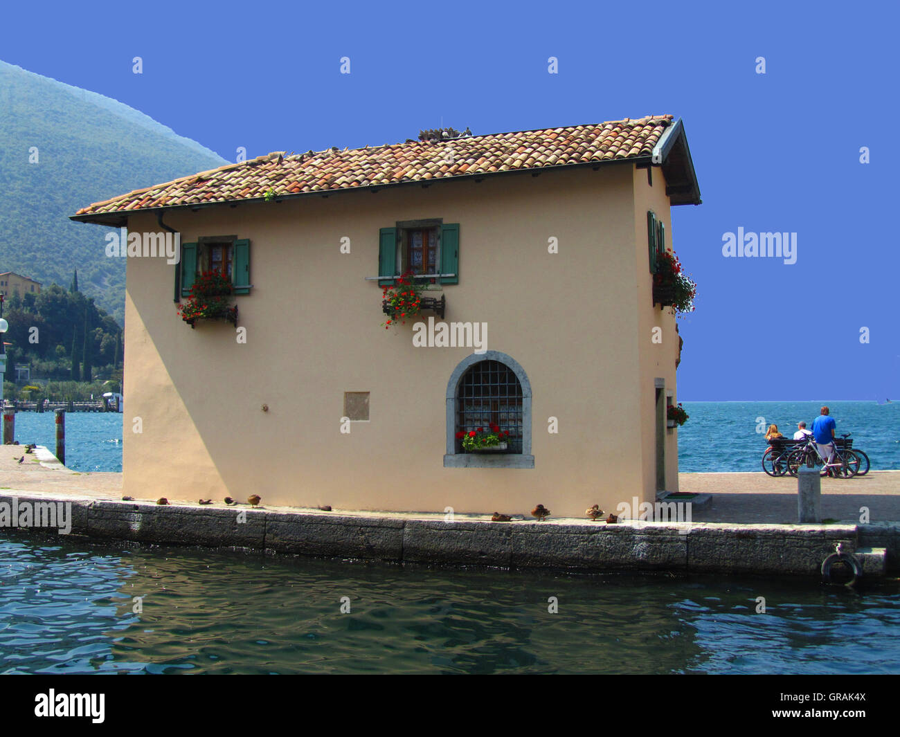 Hafen von torbole -Fotos und -Bildmaterial in hoher Auflösung – Alamy